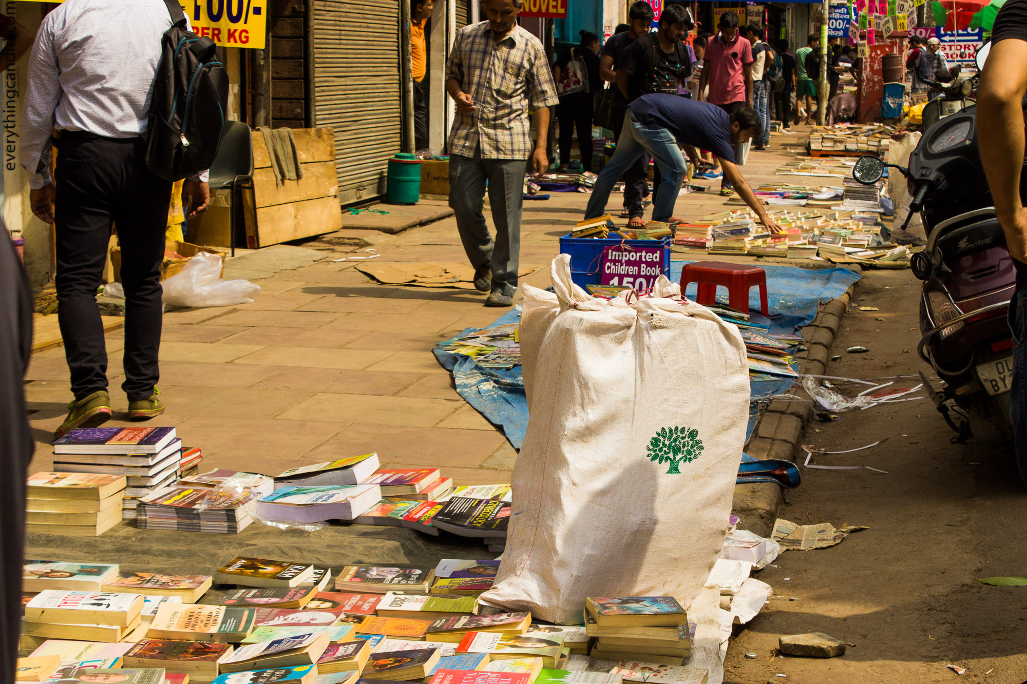 Sunday Book Street Market Of Delhi– The Superlative Paradise For Book ...